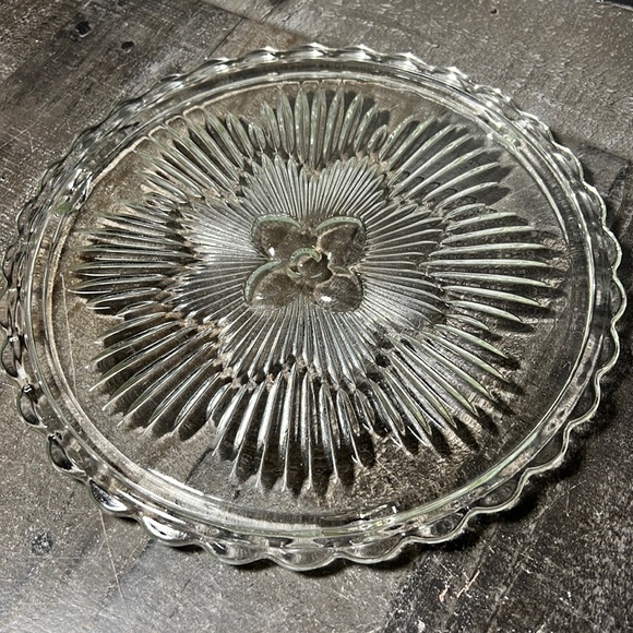 Kitchen | Vintage Clear Glass Cake Plate With Small Legs Flower Center ...